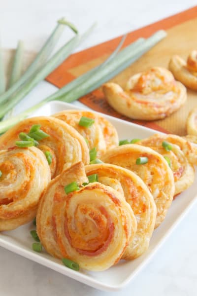 Bacon Cheddar Pinwheels Recipe - Food Fanatic