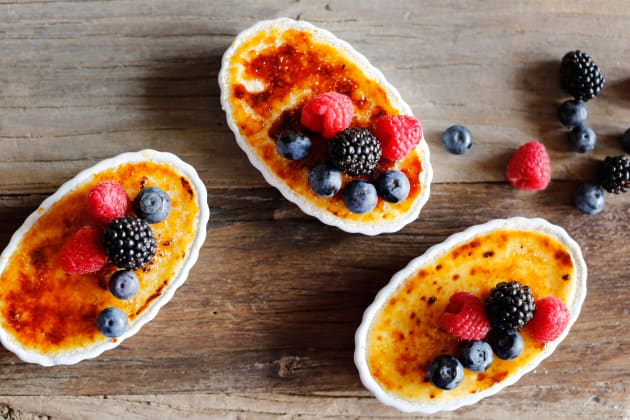 Crème Brûlée Cheesecake Recipe - Food Fanatic