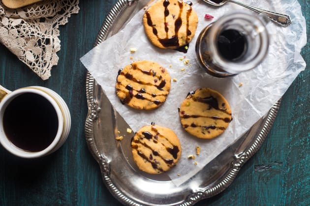 Vegan Shortbread Cookies Recipe - Food Fanatic