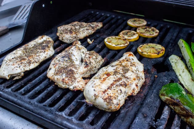 Easy Lemon Grilled Chicken Recipe - Food Fanatic