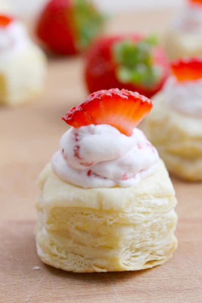 Strawberry Cream Puff Pastry Cups Recipe - Food Fanatic