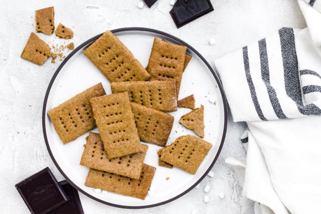 Graham Crackers Recipe - Food Fanatic