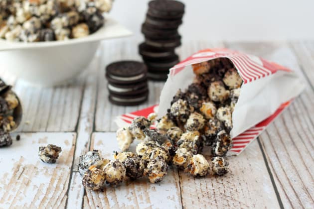 Oreo Popcorn Recipe - Food Fanatic