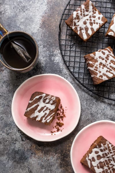 Spiked Gingerbread Bars Recipe - Food Fanatic