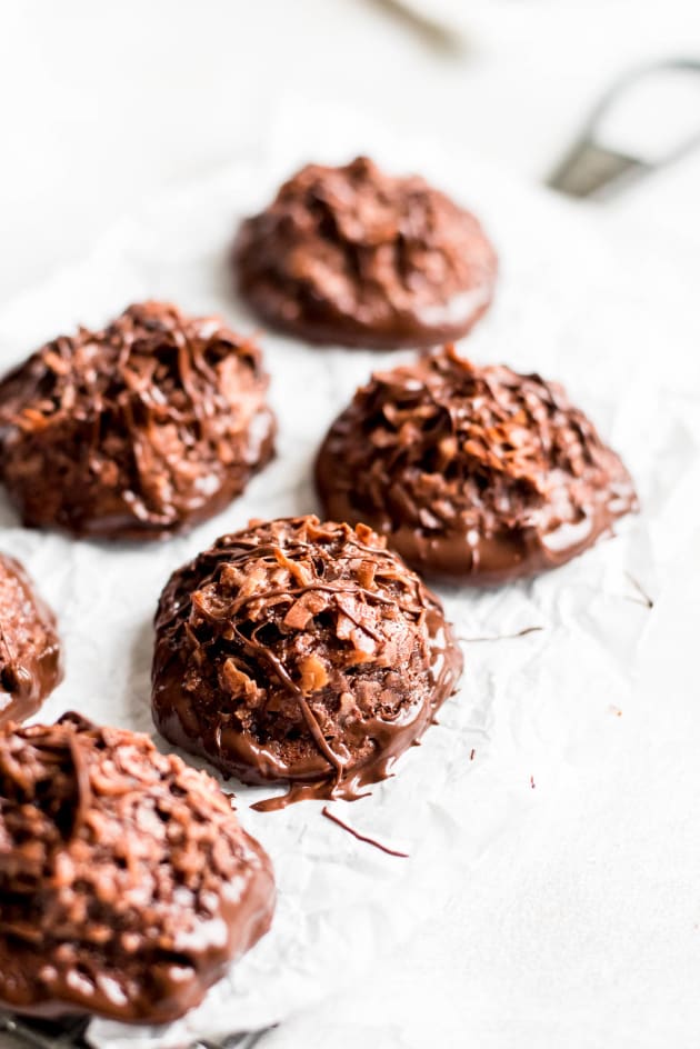 Double Chocolate Macaroons Recipe - Food Fanatic