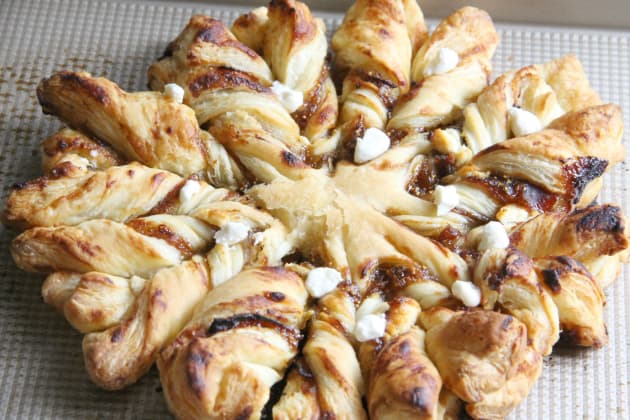 Prosciutto, Fig and Goat Cheese Star Bread Recipe - Food Fanatic