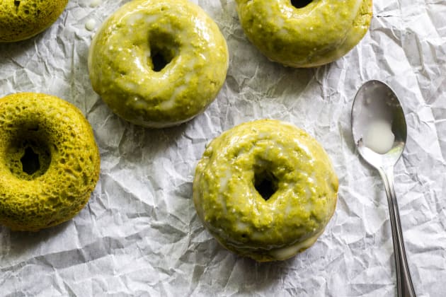 Baked Matcha Donuts Recipe - Food Fanatic